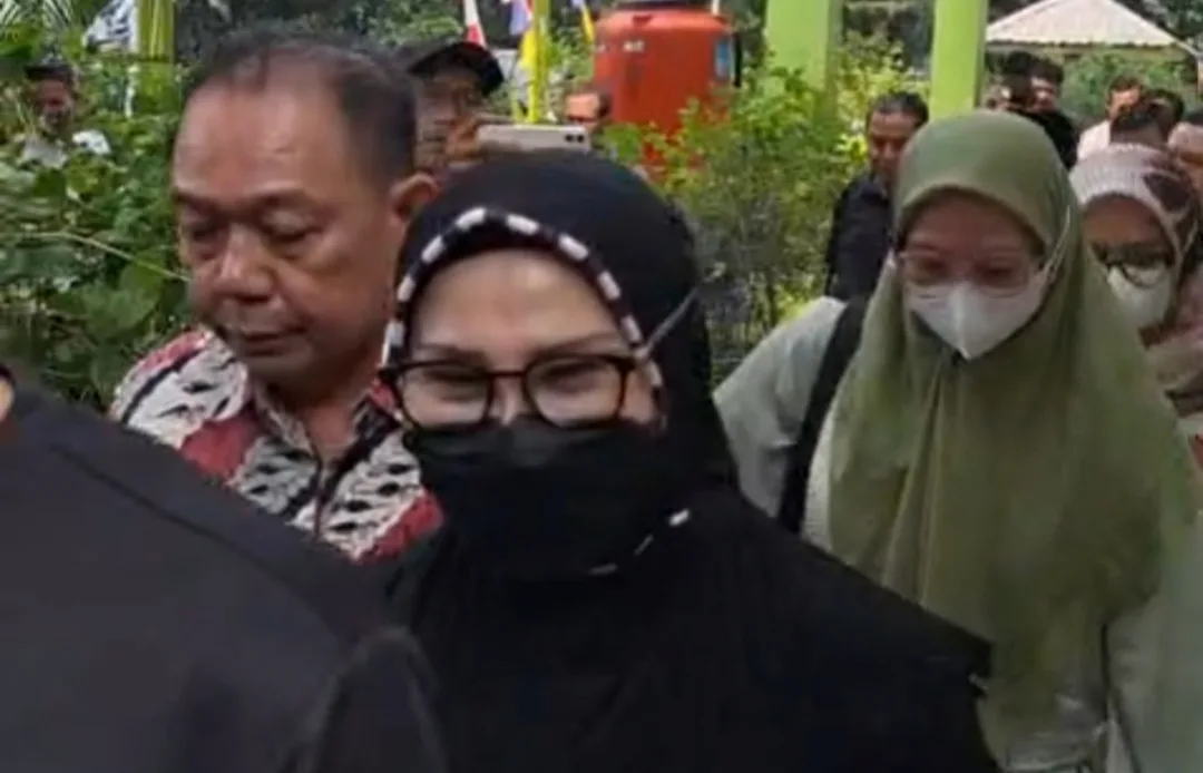 Ini Sosok Umi Cinta Saat Datang ke Kantor MUI Klarifikasi Bayar Infak Rp1 Juta Masuk Surga